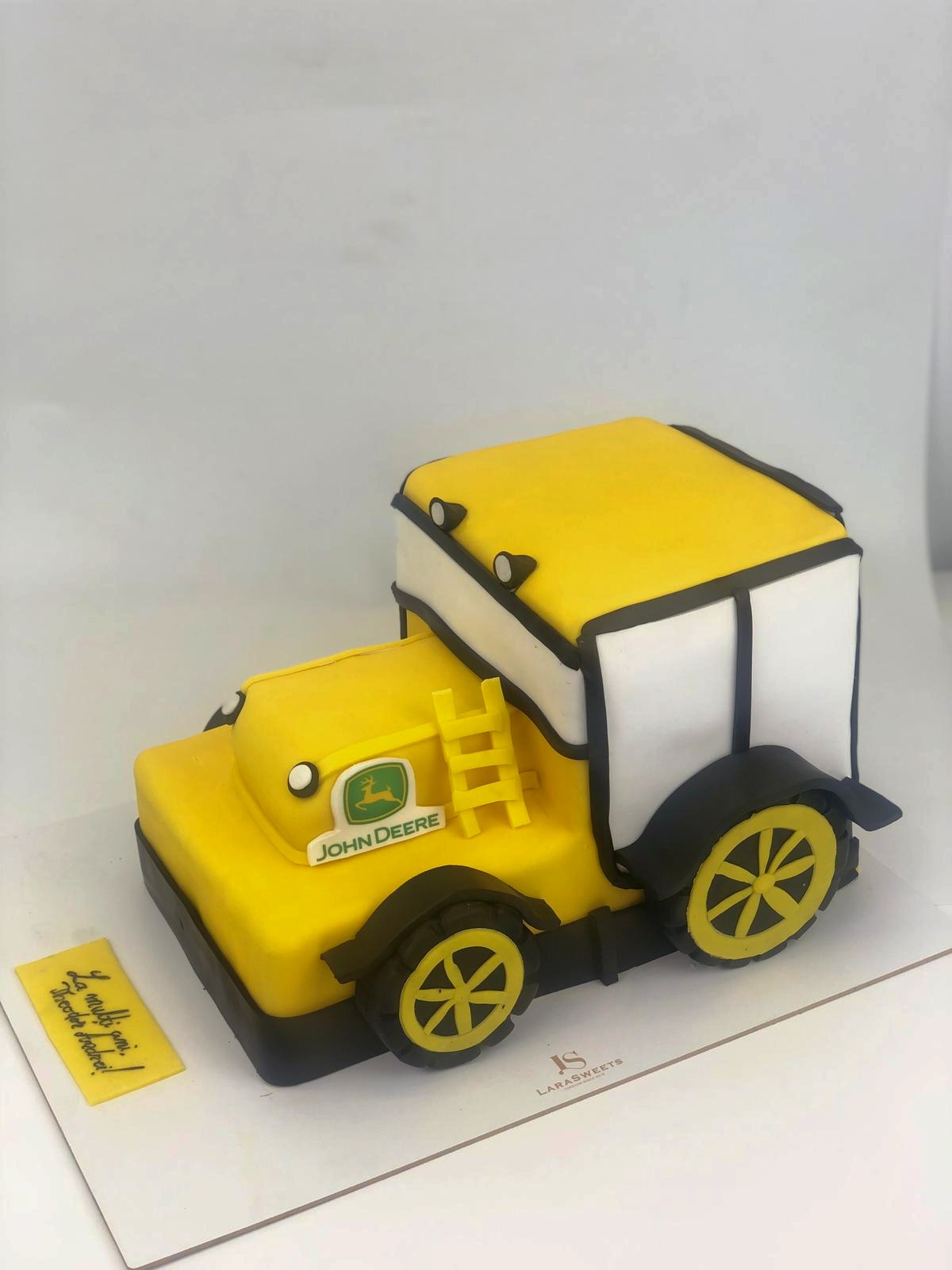 Tort iluzie Tractor – Lara Sweets