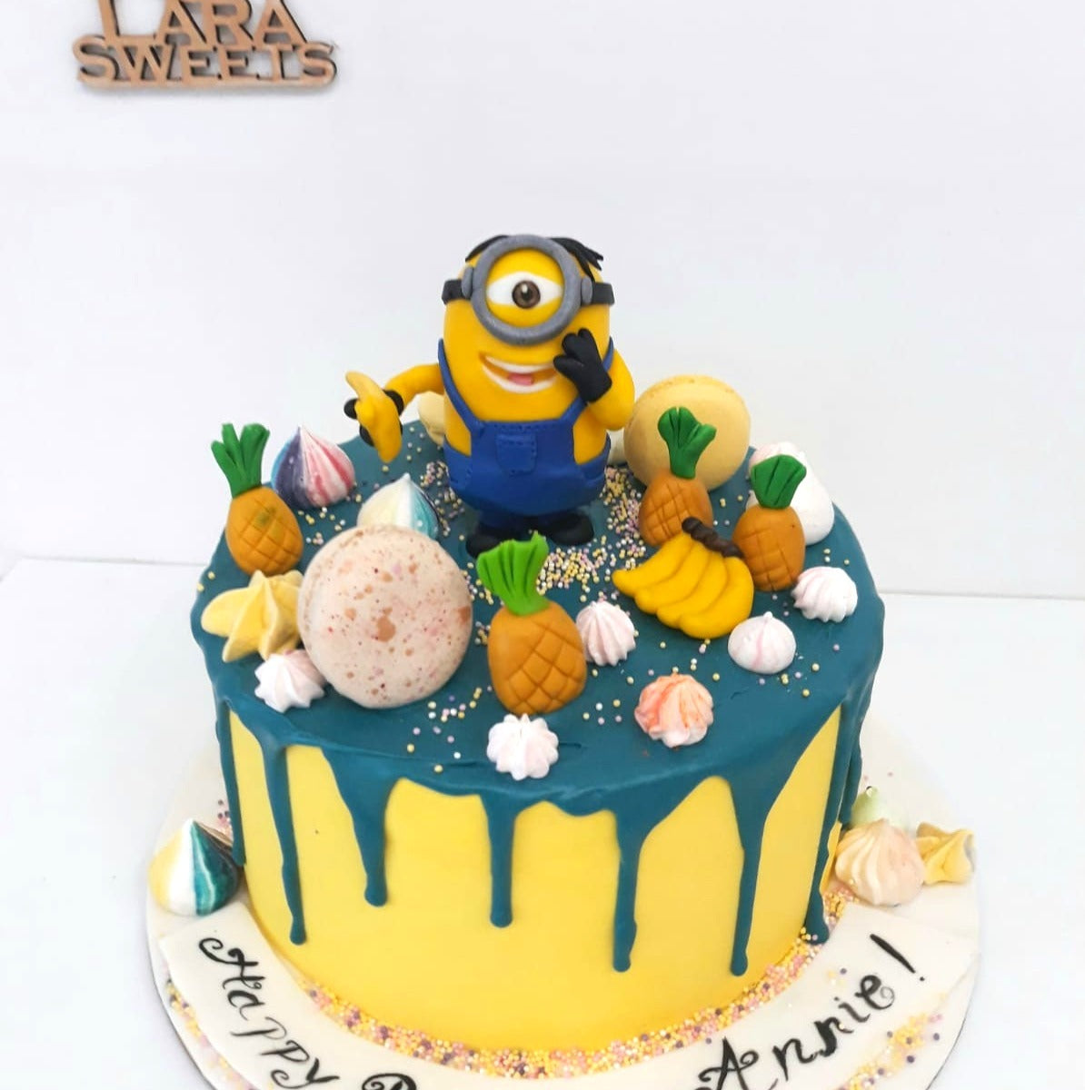 Tort Minion Mania – Lara Sweets