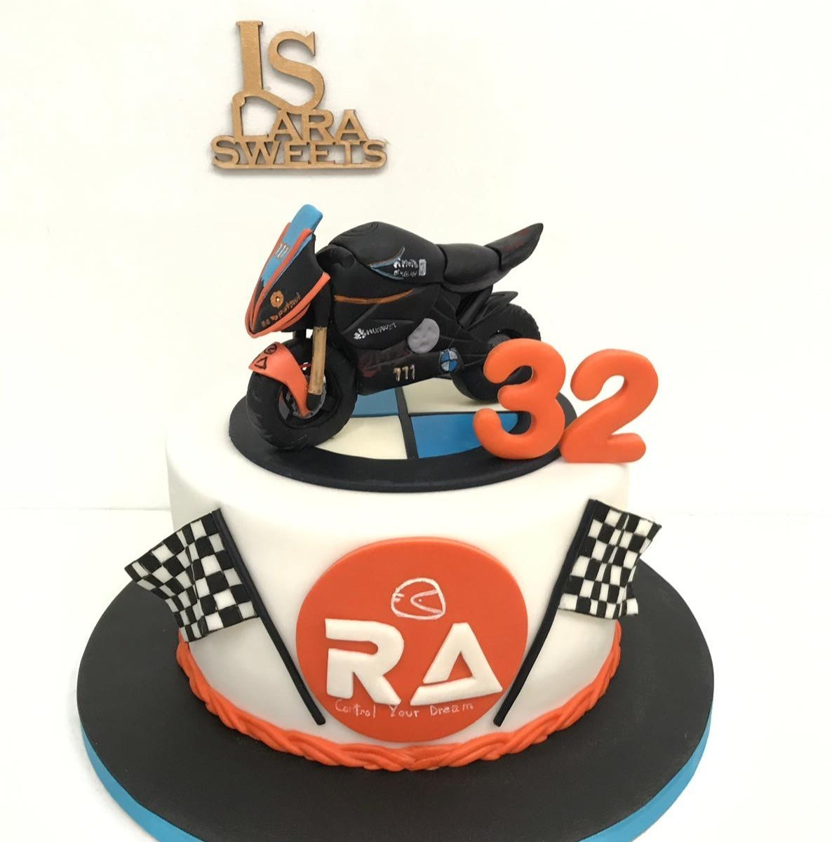 Tort Motor Racing – Lara Sweets